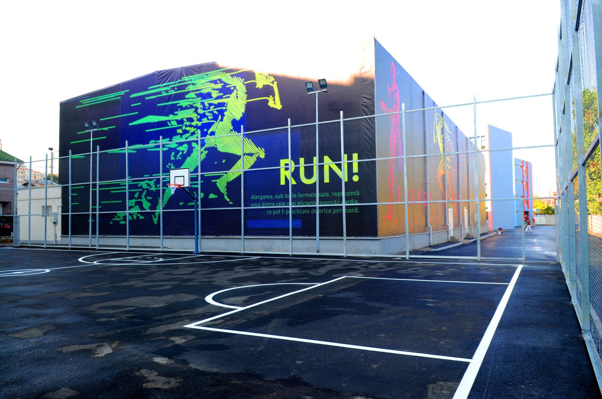 Primul liceu cu grădină pe perete, inaugurat astăzi în Sectorul 4 ...