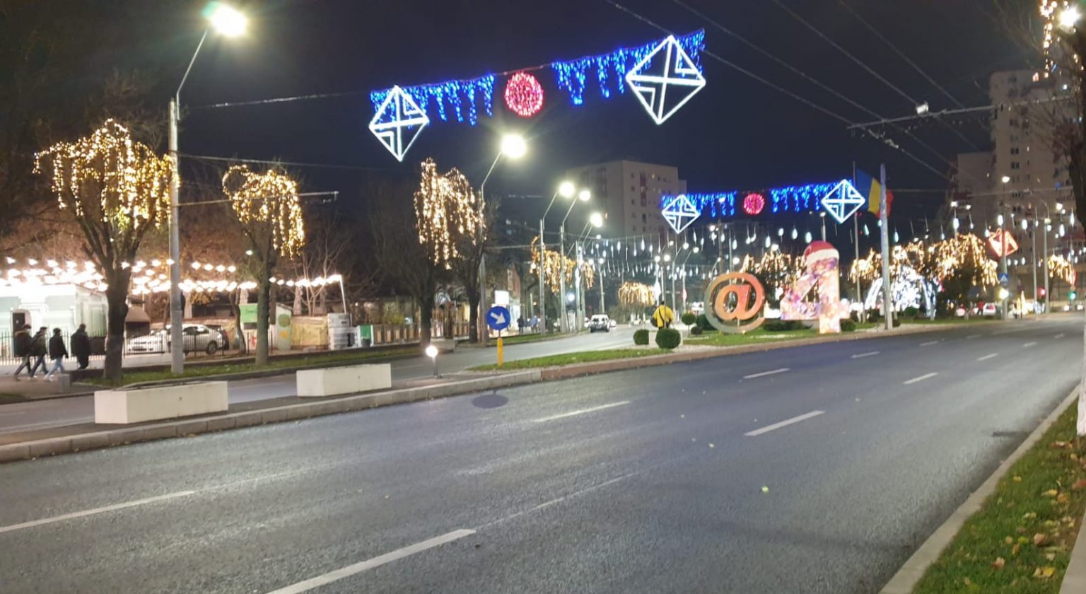 În Sectorul 4 al Capitalei s-au aprins luminițele de sărbători ...